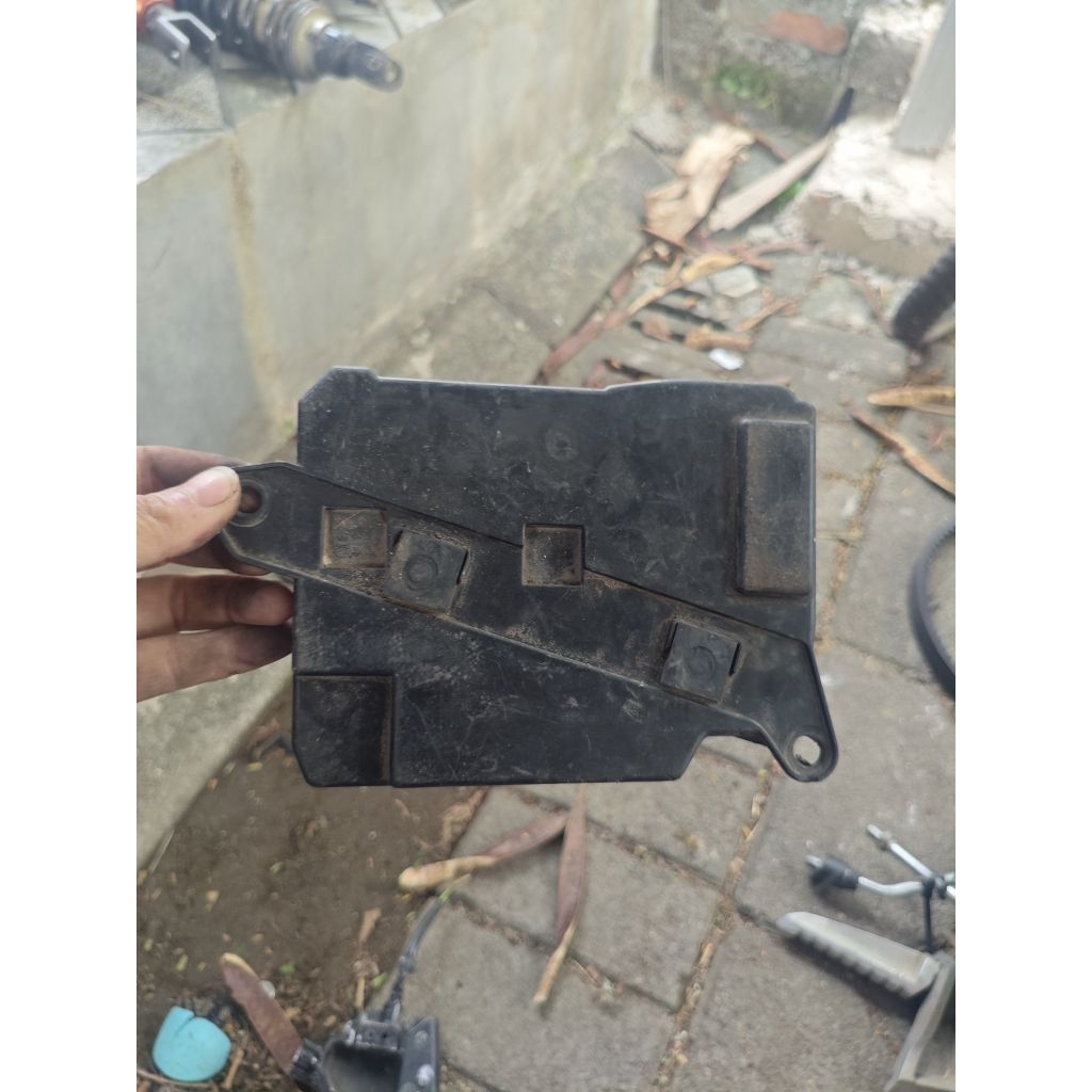 Jual cover tutup aki Honda beat deluxe genio ORIGINAL copotan | Shopee ...
