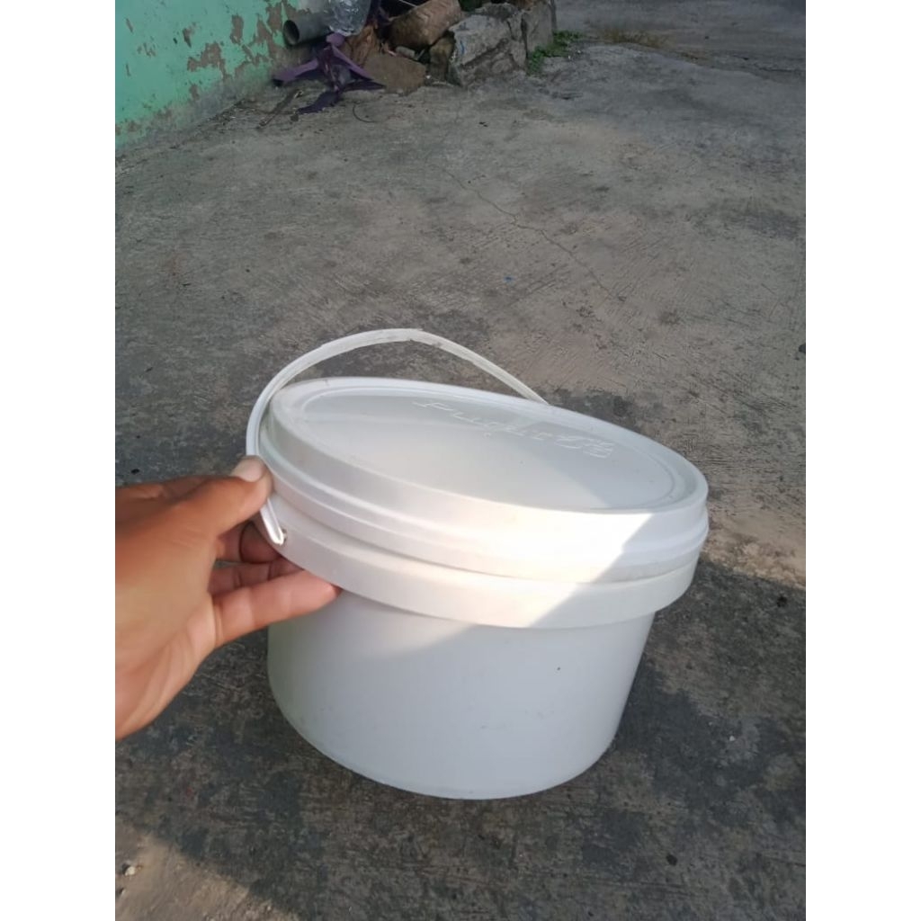 Jual ember putih bekas cat | 5kg/5literan | ember putih | ember tempat ...