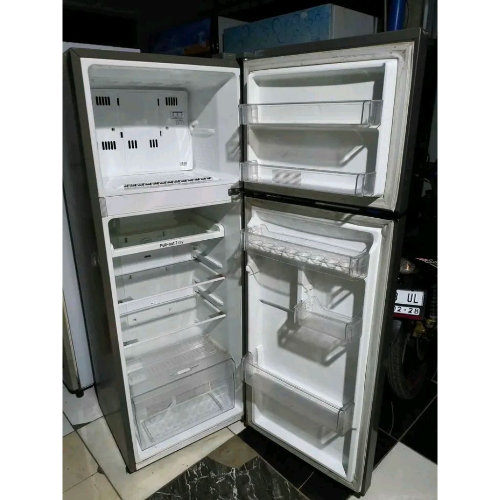 Jual KULKAS LG 2 PINTU SECOND | Shopee Indonesia
