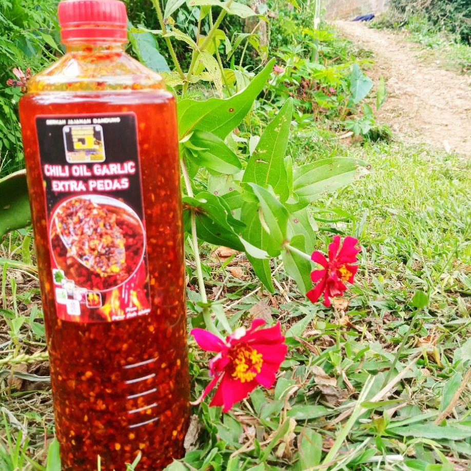 Jual Terlaris CHIlLI OIL 1000ml Garlic Pedas Daun Jeruk Aromatic Gurih ...
