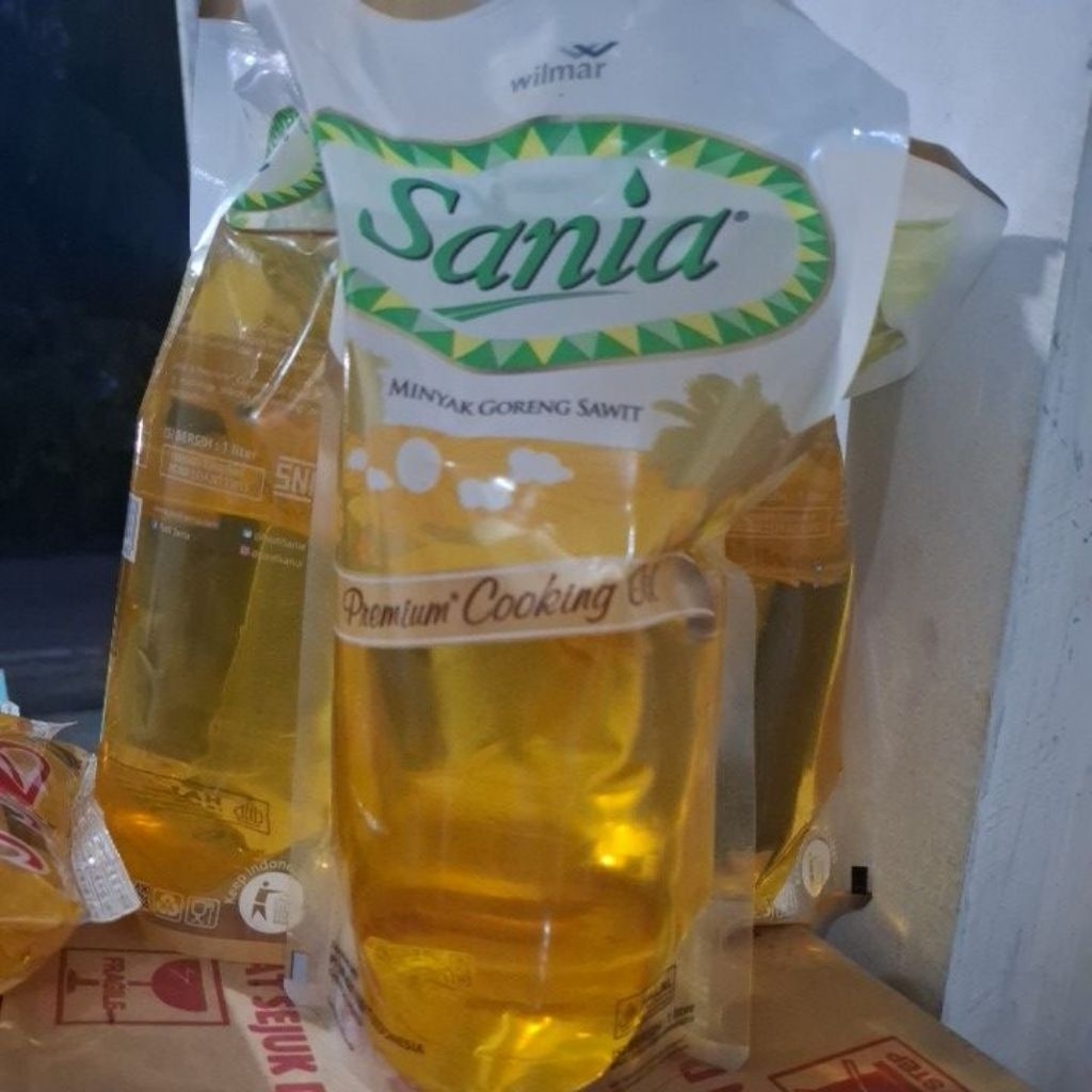 Jual Sania minyak goreng 1 liter bundling dengan parfum | Shopee Indonesia