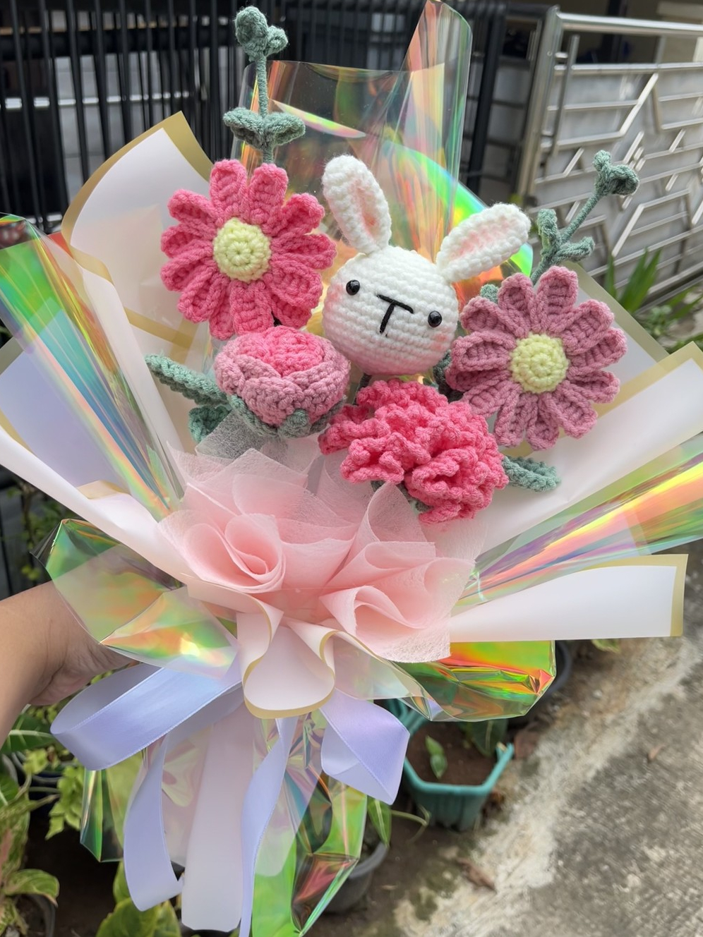 Jual Buket Bunga Rajut dengan Kepala Kelinci atau Lotso | Flowers ...