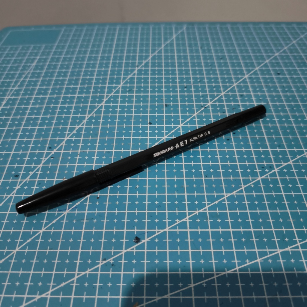 Jual PELPEN AE7 / BOLPOIN AE7 / PENA AE7 / BALL PEN STANDARD AE7 HITAM ...