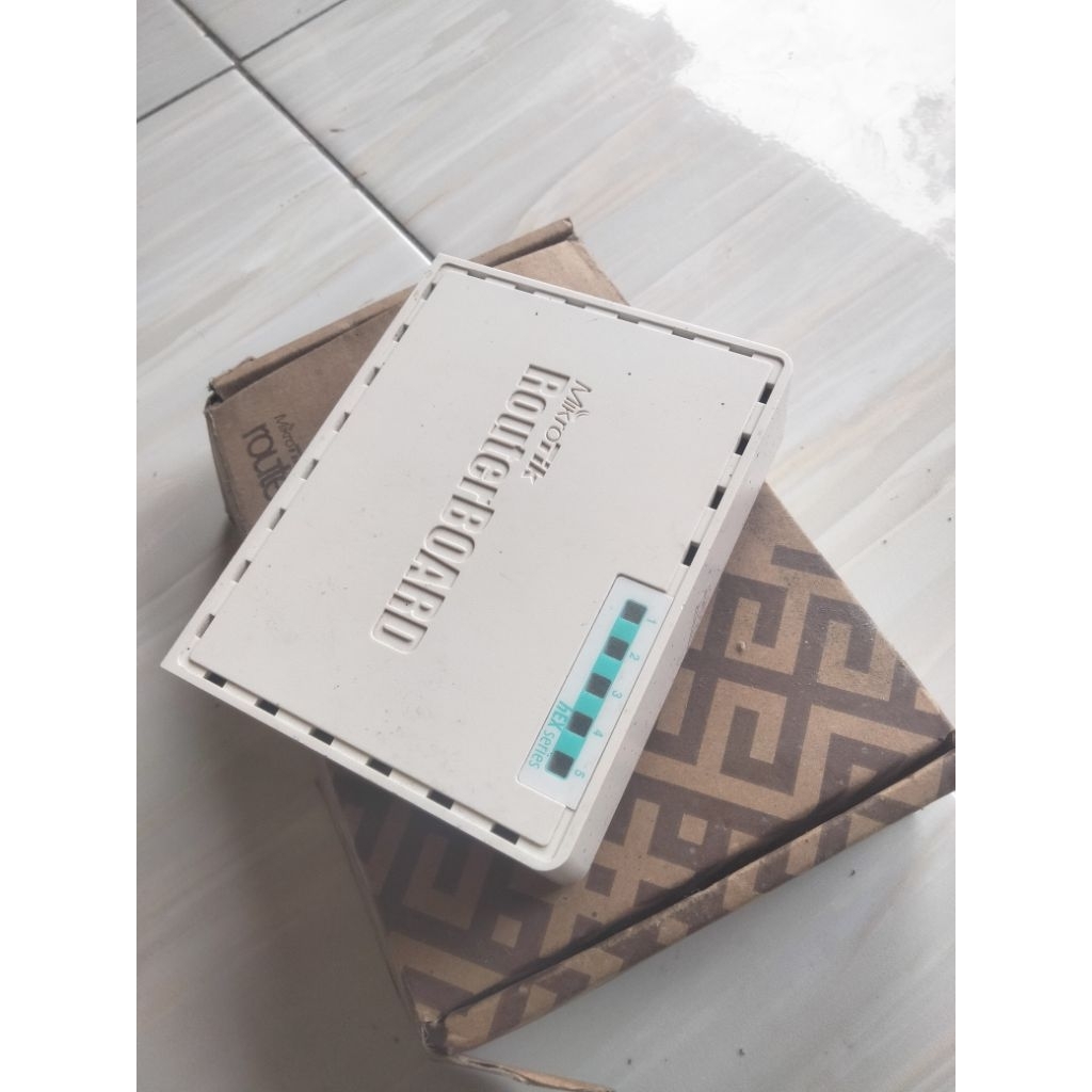 Jual MikroTik RB750Gr3 hEX - Router Ethernet 5 Port Gigabit, 256 MB RAM ...