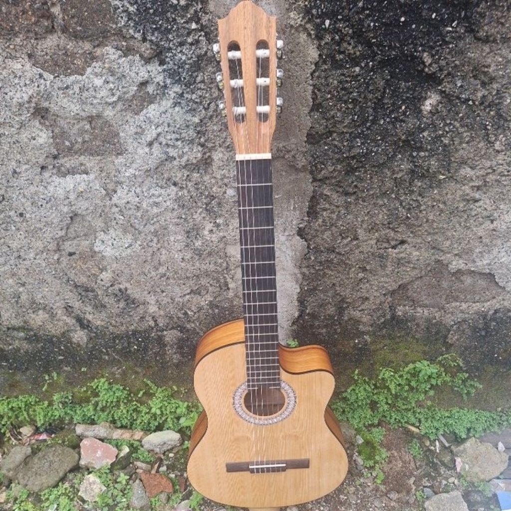 Jual Gitar Klasik Nylon Merek Deluxe Type DCC-1114/4 Clasic Nylon ...