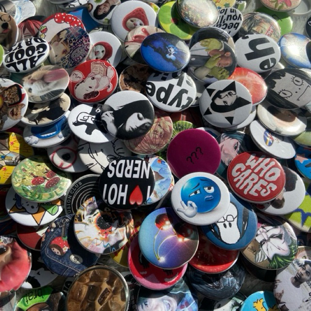 Jual Pin Button 44mm Random | Pin Aesthetic / Edgy | 1 Set 4 pcs ...