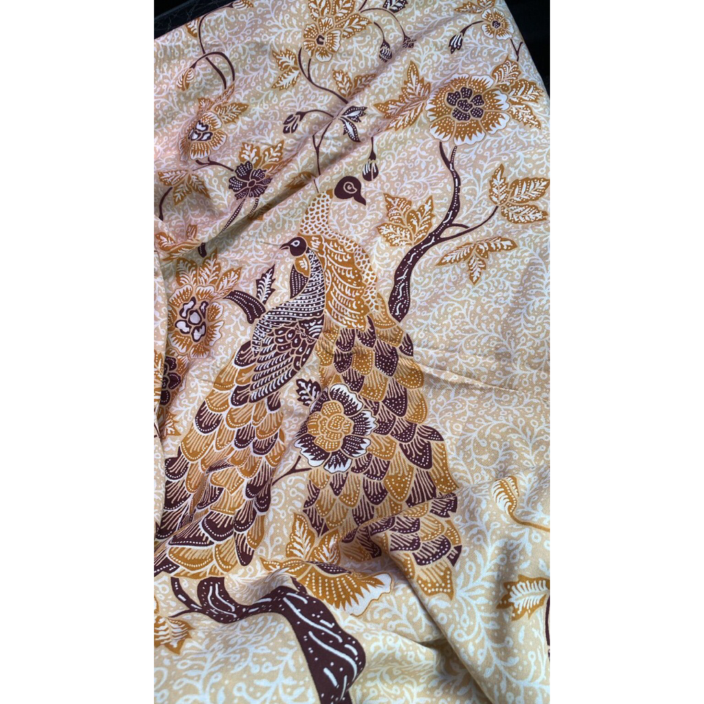 Jual Kamben Batik Sutra Paris Merak Kuning Kopi | Shopee Indonesia