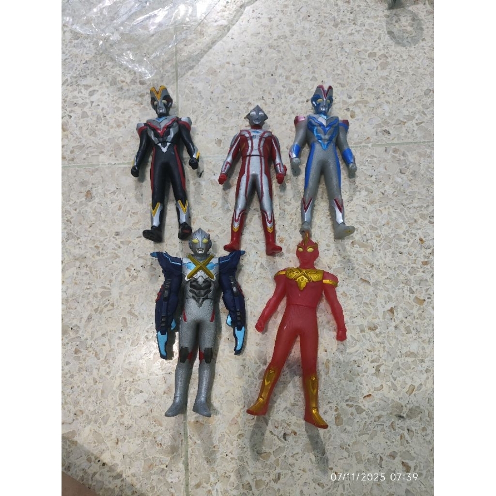 Jual Spark Doll ultraman Mebius victory knight X gomora illusion red ...