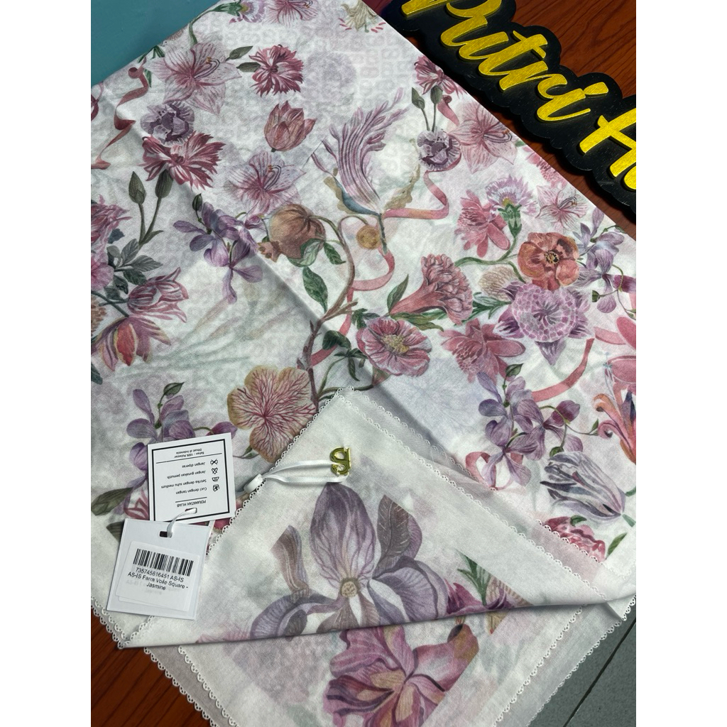 Jual Buttonscarves Farra Series (As Is No Box) | Shopee Indonesia