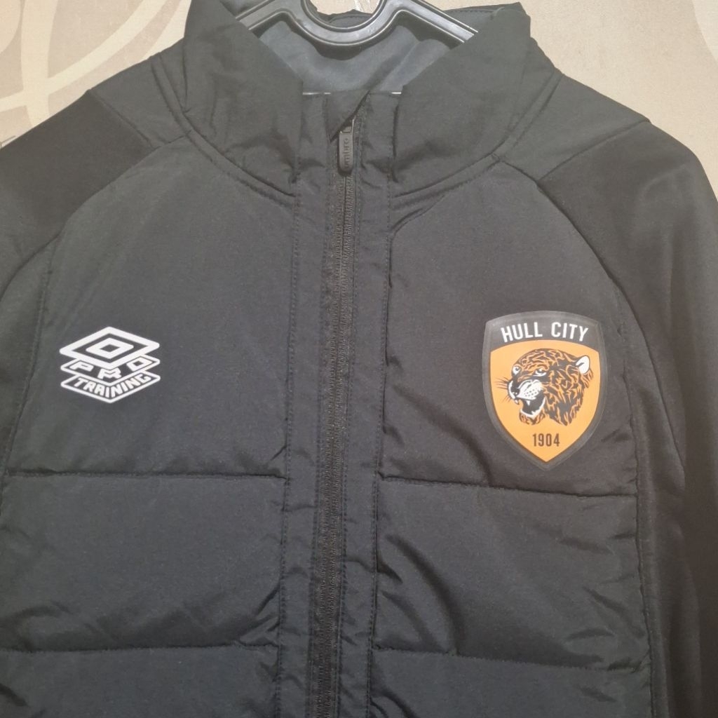 Jual UMBRO hull city jacket baru tanpa hang tag | Shopee Indonesia