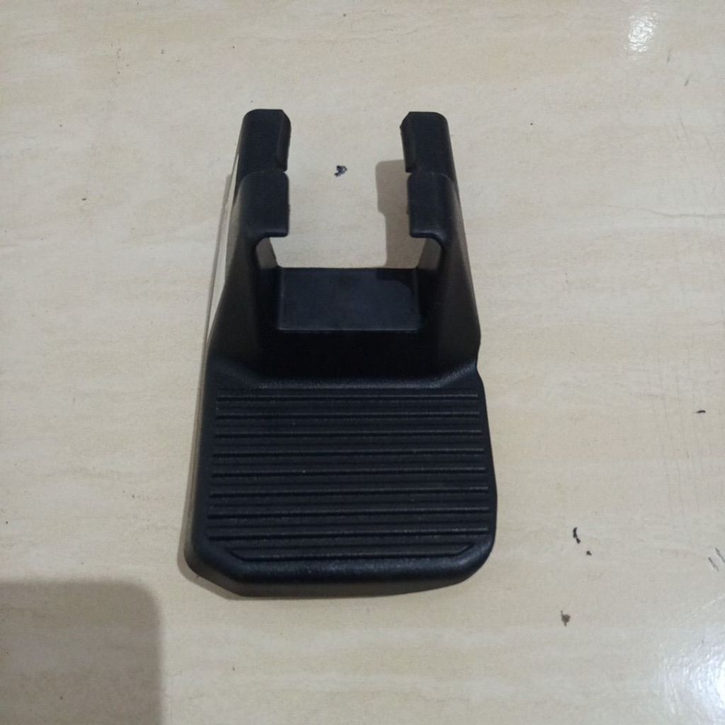 Jual 72158-KK010 cover baut jok kiri bawah toyota fortuner original ...
