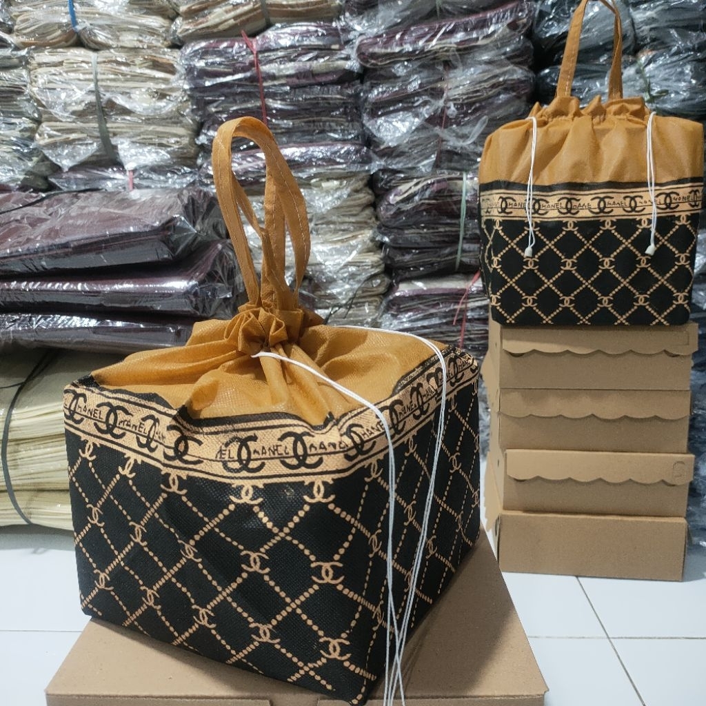 Jual Tas hajatan serut CC Harga lusin isi 12pcs uk.20x20x28cm | Shopee ...