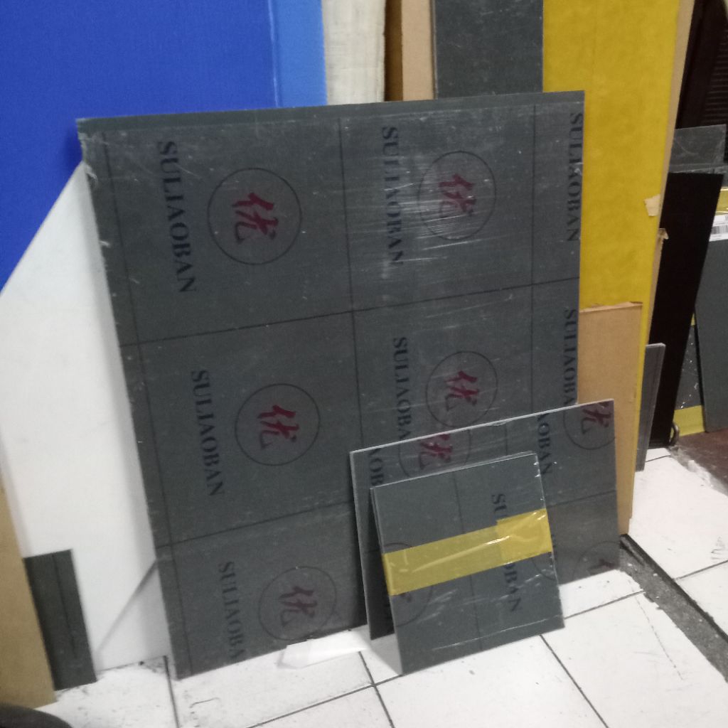 Jual Plat PVC abu-abu potongan 2mm x 20cm x 20cm | Shopee Indonesia