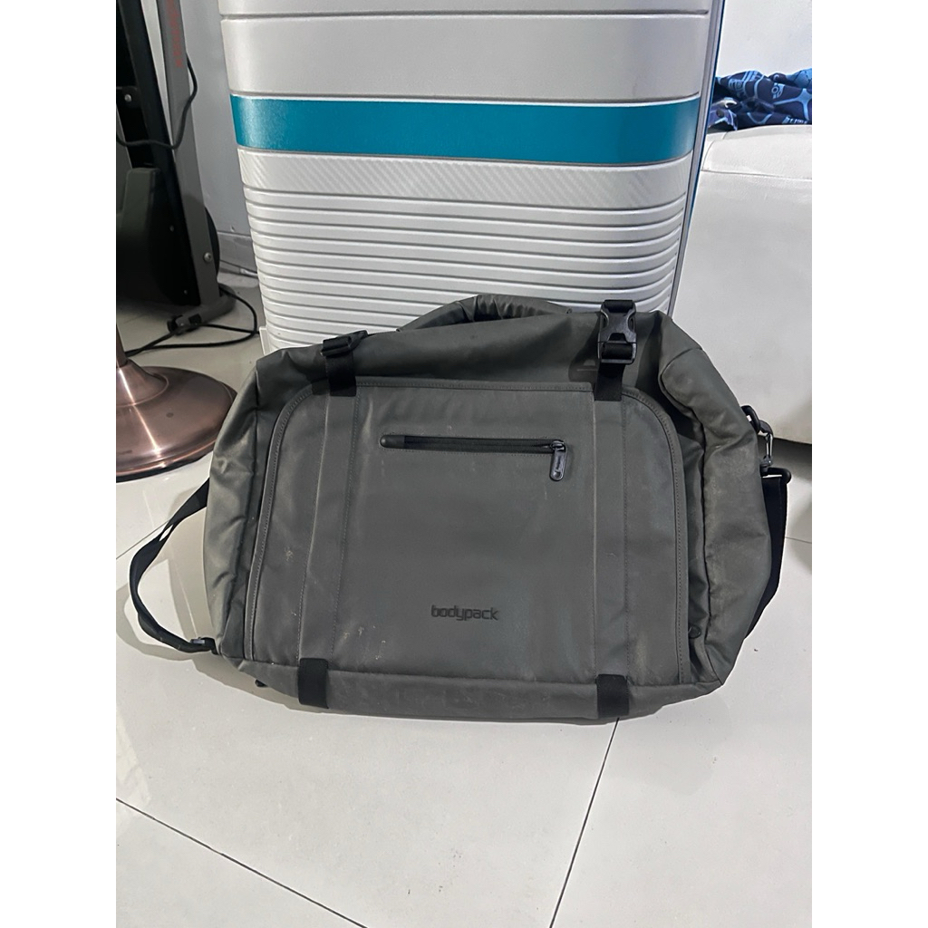 Jual tas pria slempang bodypack original uk besar masuk laptop dan baju ...