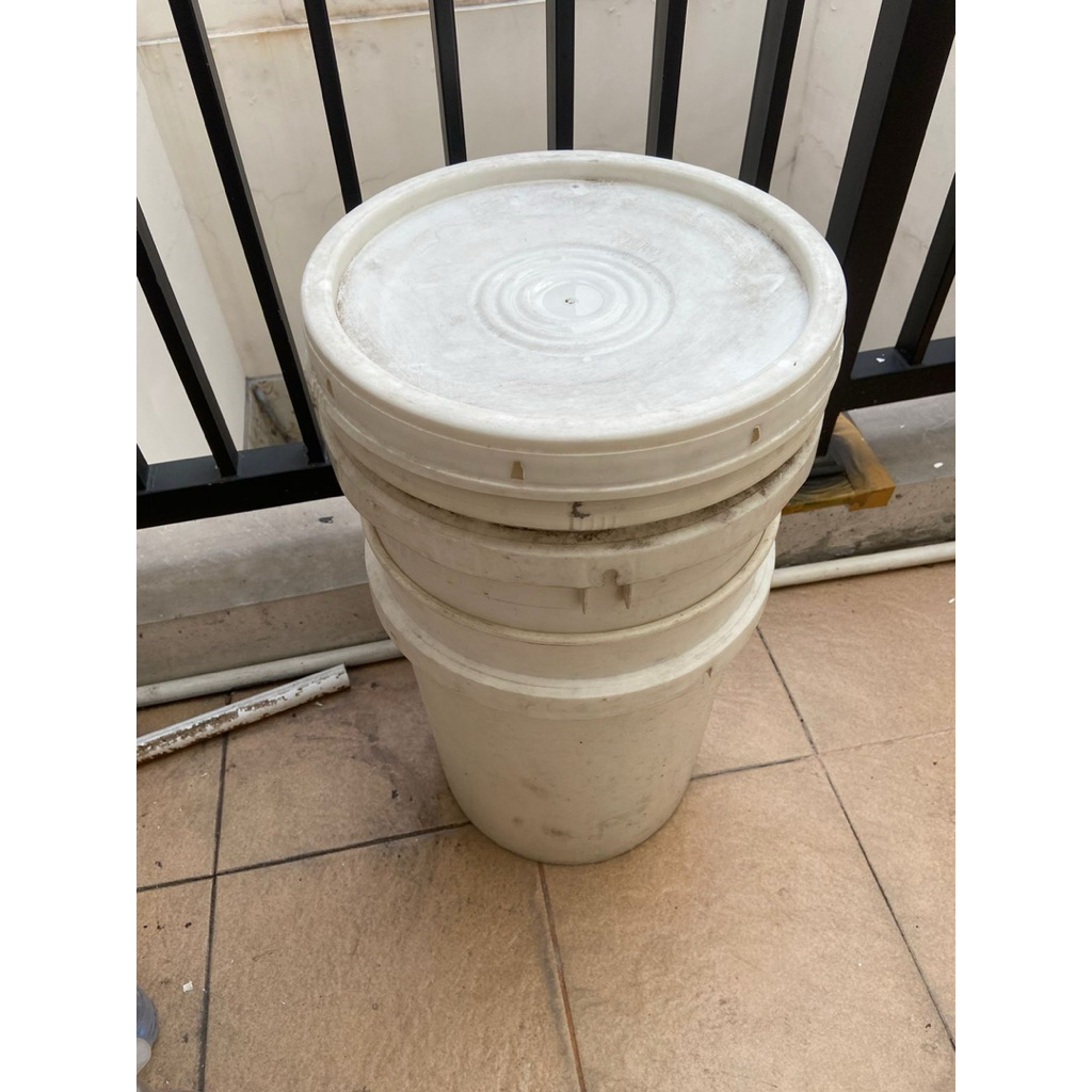 Jual Ember bekas bersih 20L lengkap dengan tutup | Shopee Indonesia
