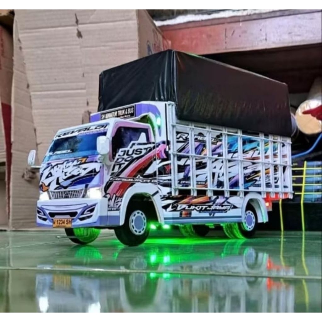 Jual PROMO MINIATUR TRUK OLENG KAYU FULL LAMPU KELAP KELIP miniatur ...