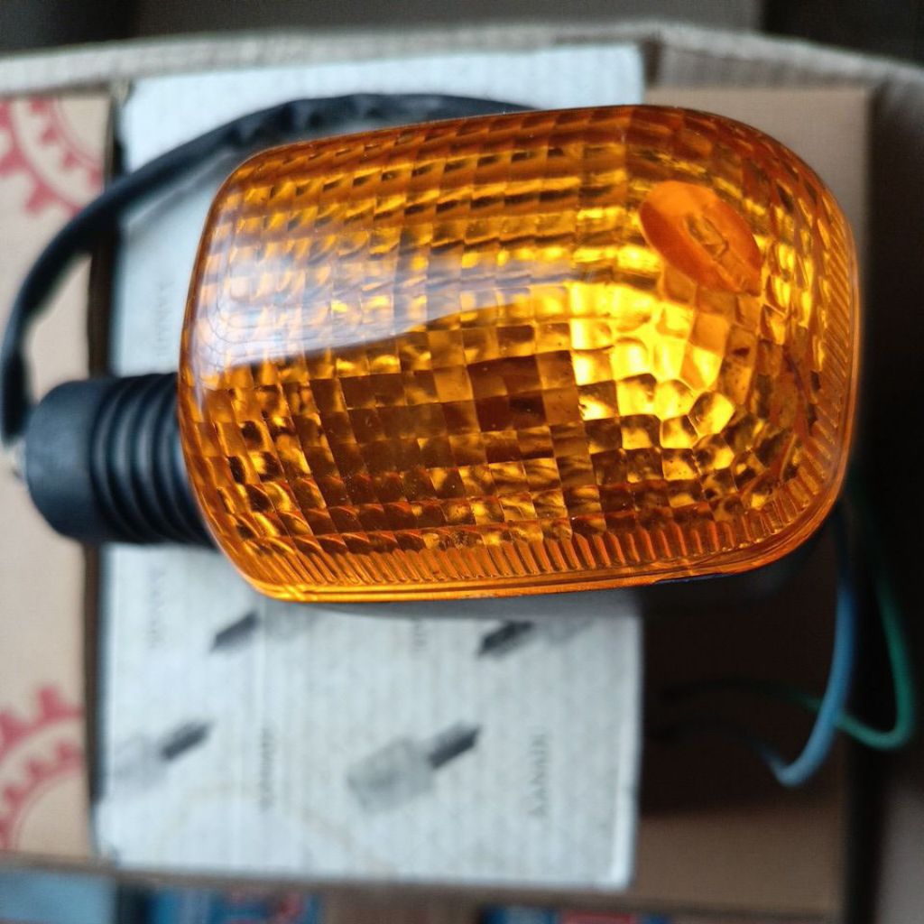 Jual LAMPU SEN MOTOR SUZUKI THUNDER KANAN | Shopee Indonesia