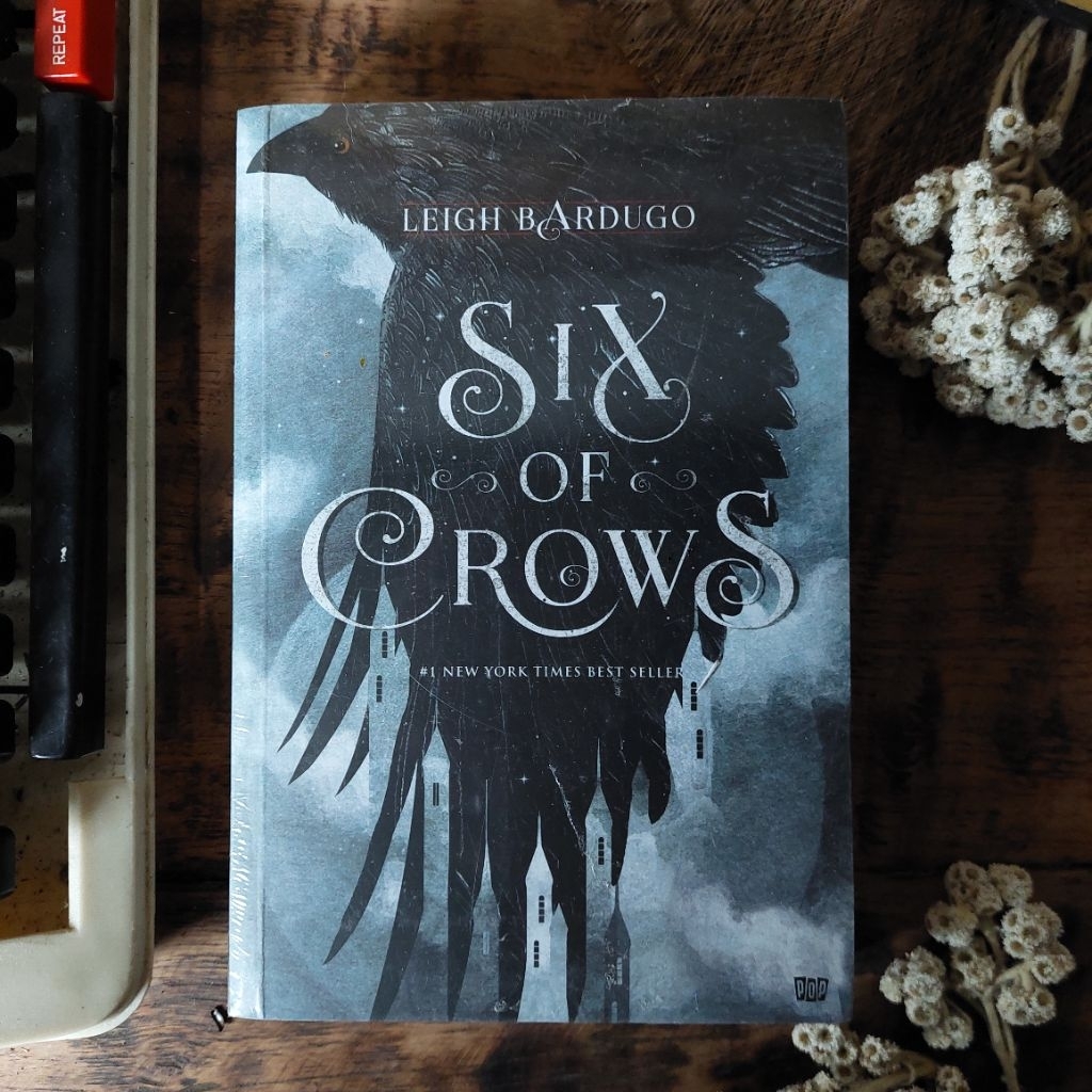 Jual SIX OF CROWS Oleh : Leigh Bardugo [ORIGINAL] | Shopee Indonesia