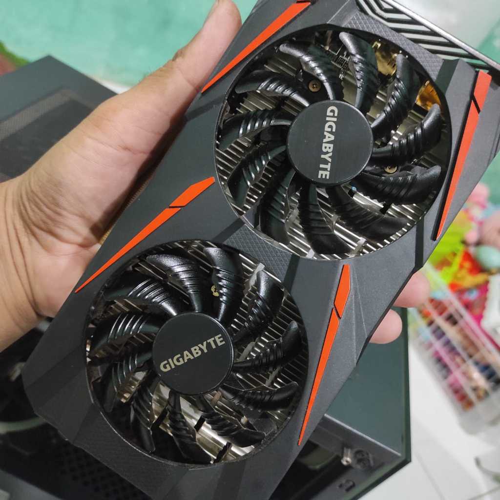 Jual Gigabyte RX 560 4gb Gddr5 non pin power | Unit only | Shopee Indonesia