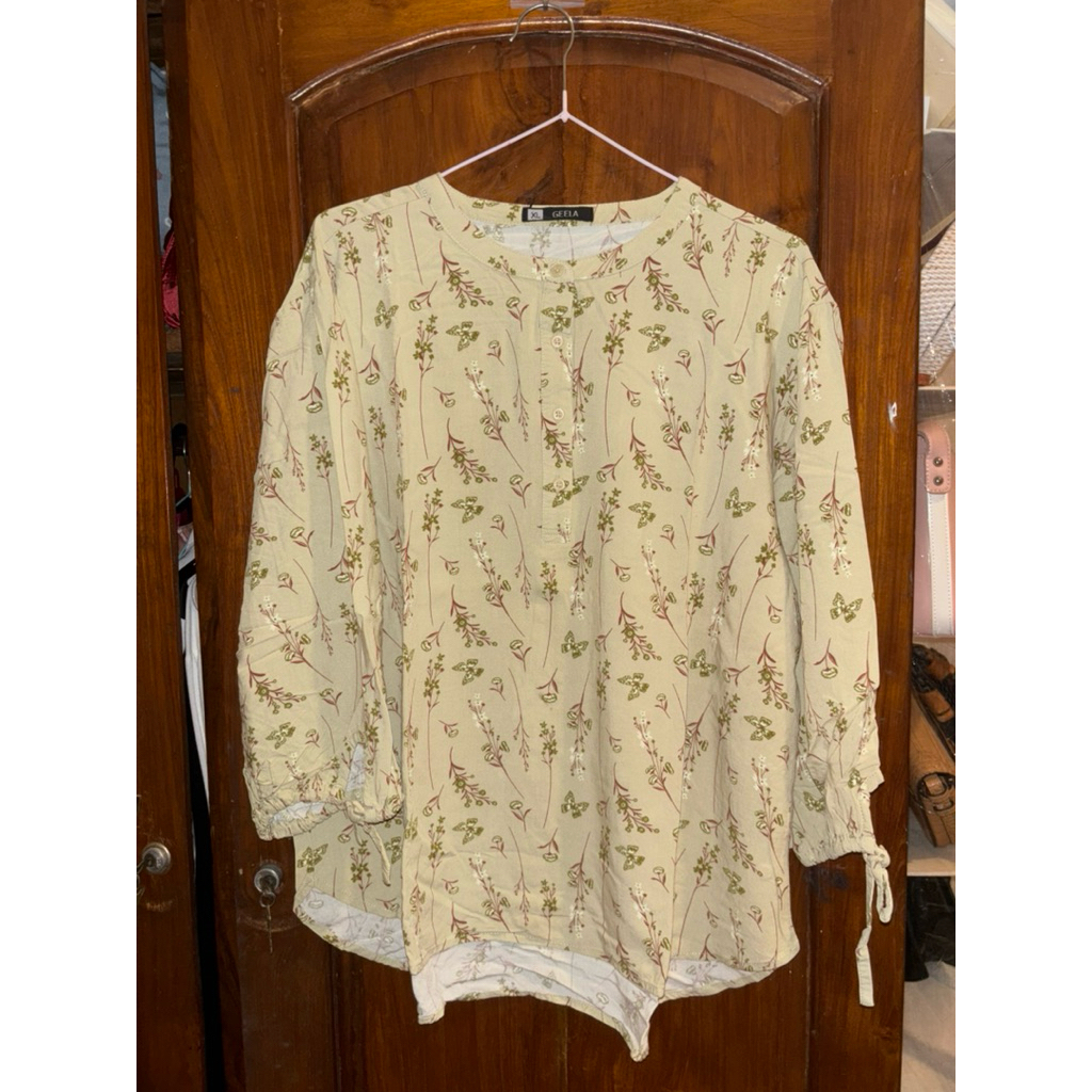 Jual [Preloved] Kemeja Bunga Hijau - GEELA | Shopee Indonesia
