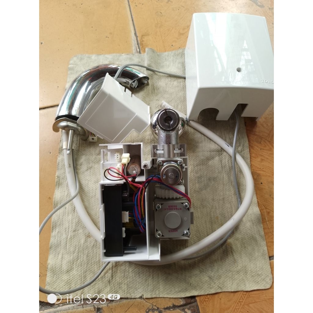 Jual KRAN WASTAFEL SENSOR MERK TOTO TN78-9 V 900 (BATERAI) | Shopee ...