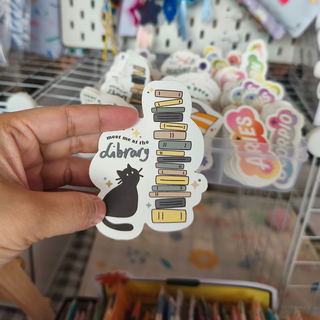 Jual Sticker Tema Buku dan Kegiatan Membaca - Die Cut Sticker Bookworm ...