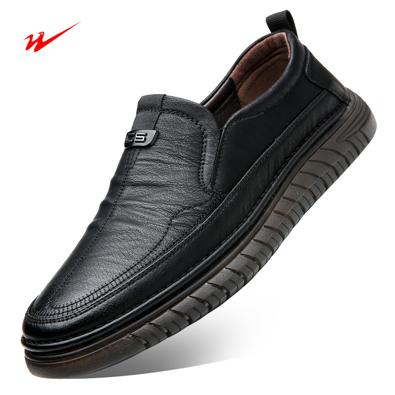 Jual Sepatu Pria Slip On Hitam - Model Kasual dengan Logo Logam, Bahan ...