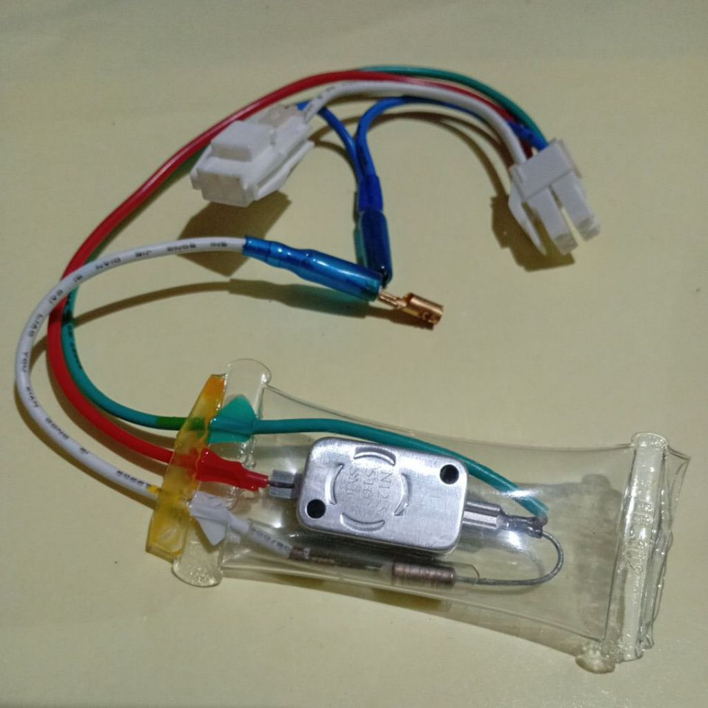 Jual Defros fius kulkas politron 2 pintu berkualitas | Shopee Indonesia