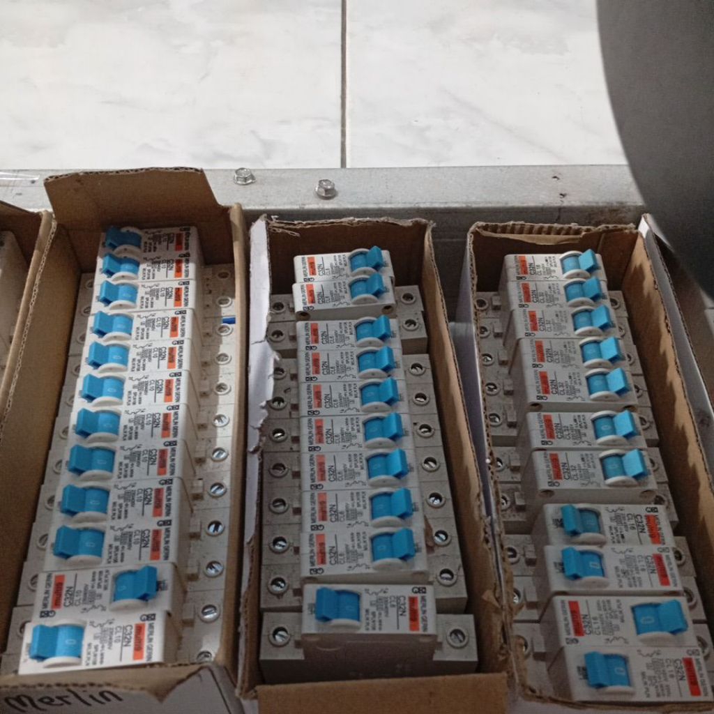 Jual MCB MERLIN GERIN ASLI 2A 4A 6A 10A 16A 25A 32A MCB MERLIN GERIN ...