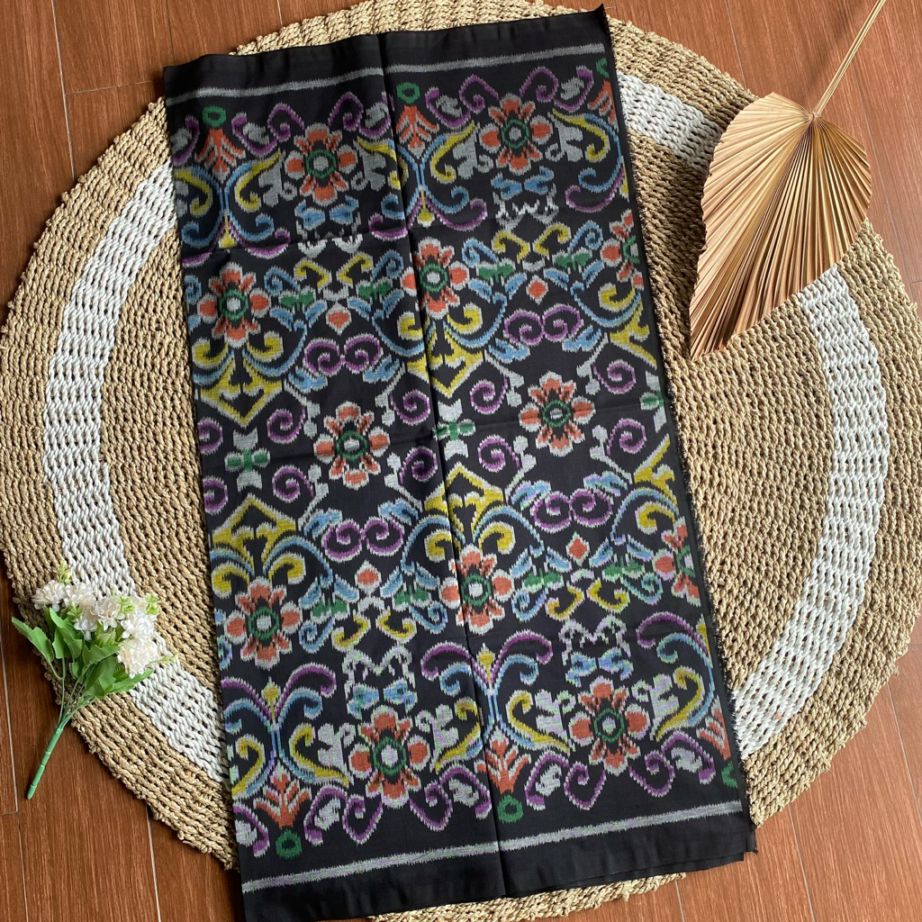 Jual KAIN TENUN ENDEK KHAS BALI MOTIF PATRA HITAM COLOURFULL GRINGSING ...