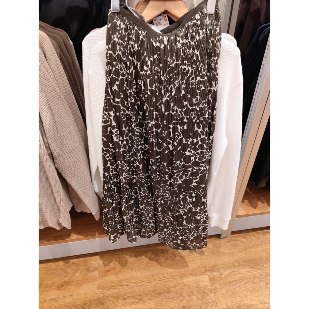 Jual Rok Panel Sifon Uniqlo | Shopee Indonesia