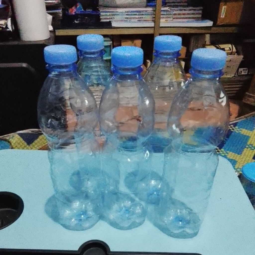 Jual Botol Plastik Bekas Le Minerale 600 ml Bersih Tanpa Label | Shopee ...