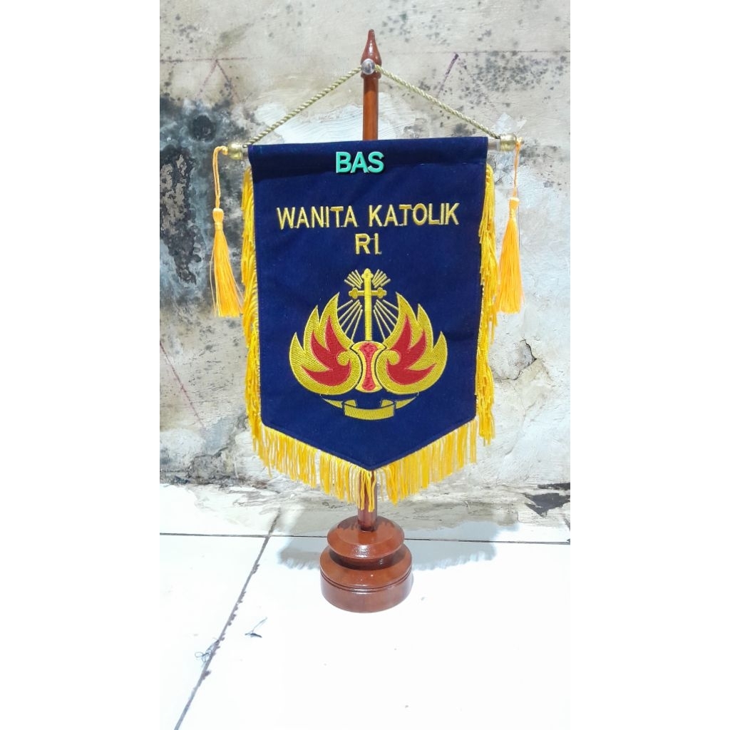 Jual Bendera vandel meja wanita katolik RI+tiang kayu 1 set /vandel ...
