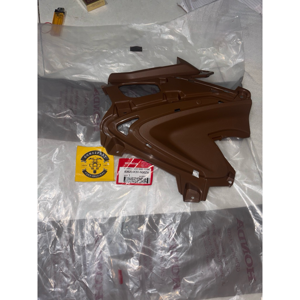 Jual cover sambungan sayap samping kiri honda stylo 160 warna coklat ...