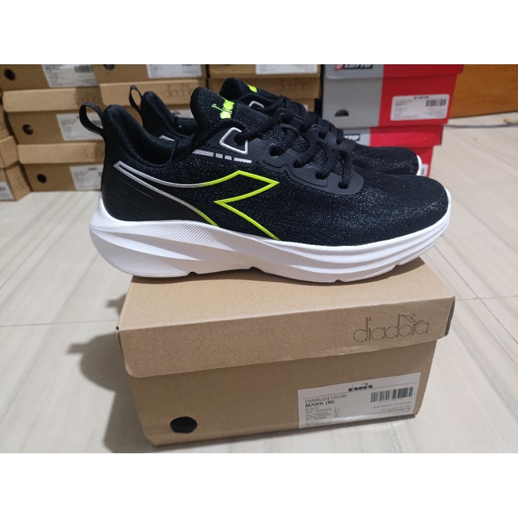 Jual Diadora Mark Running/Snakers/walking ( black white) | Shopee Indonesia