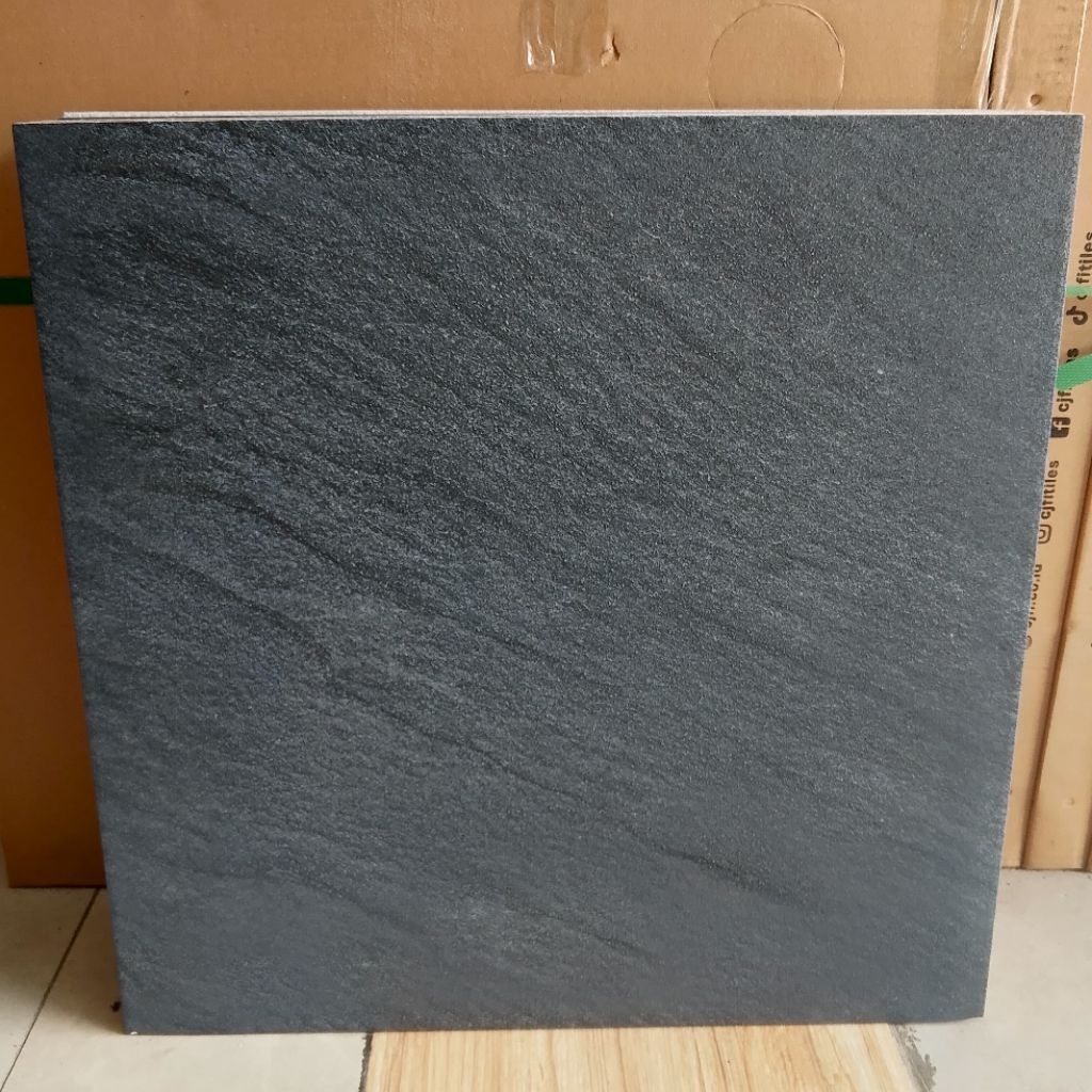 Jual Keramik Lantai Uk 50x50 Cakra Ardonis Hitam Kasar | Shopee Indonesia