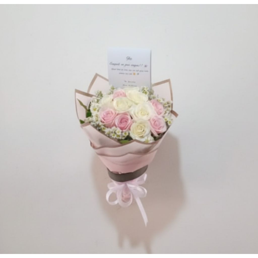 Jual Buket bunga wisuda bunga mawar asli warna pinkmuda mix putih ...