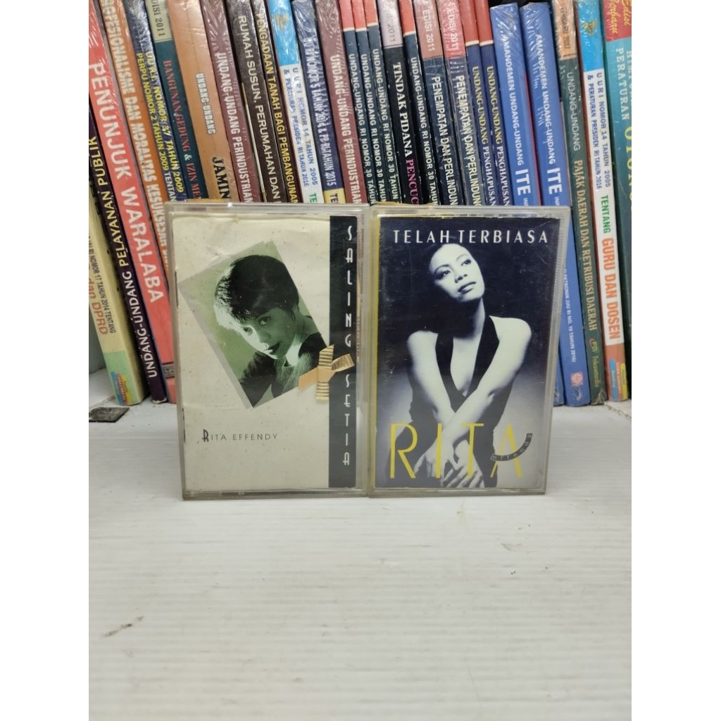 Jual KASET PITA TAPE ALBUM SINGLE RITA EFFENDY : SALING SETIA, TELAH ...
