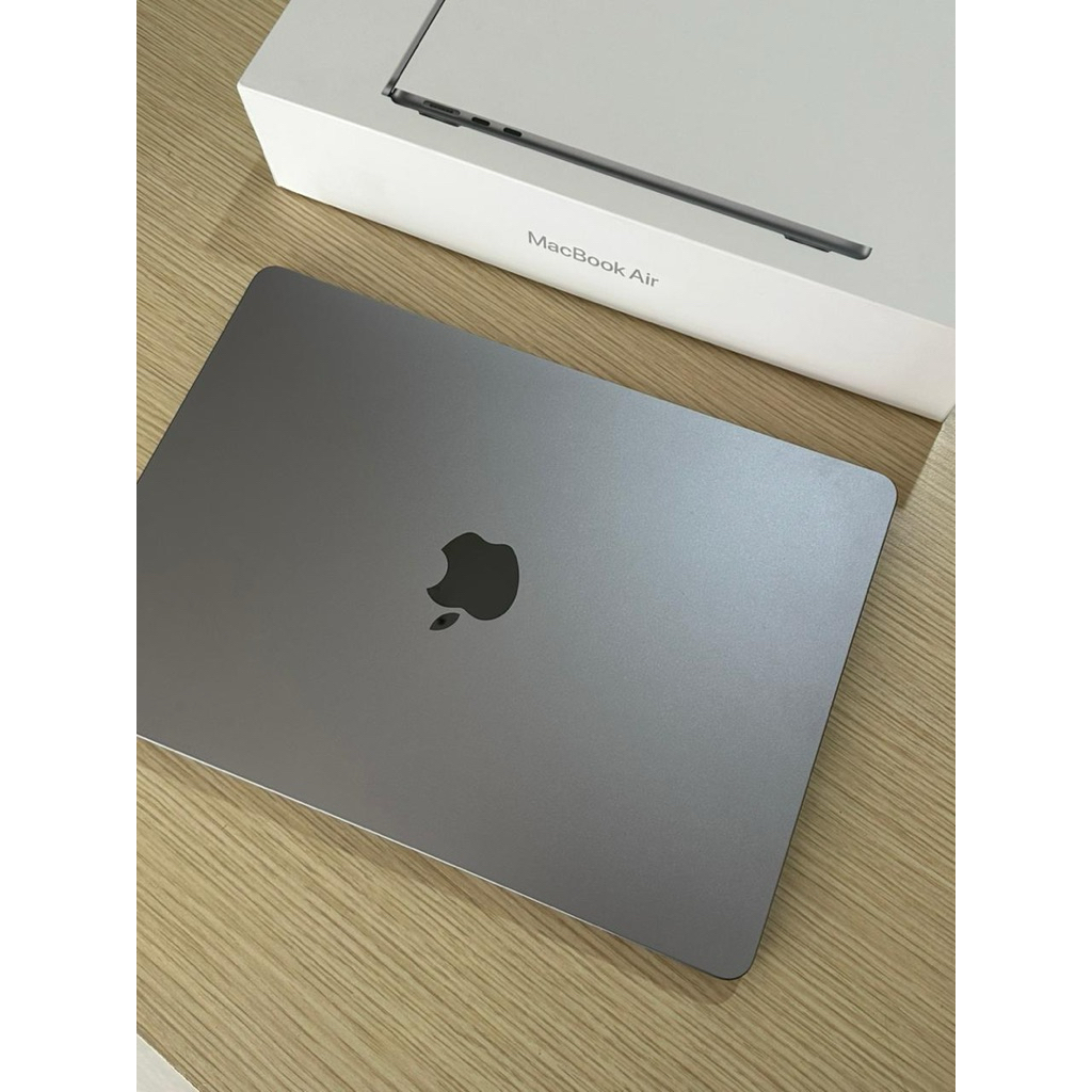 Jual Macbook Air M2 Space Gray ex iBox 8/256 GB Like New | Shopee Indonesia