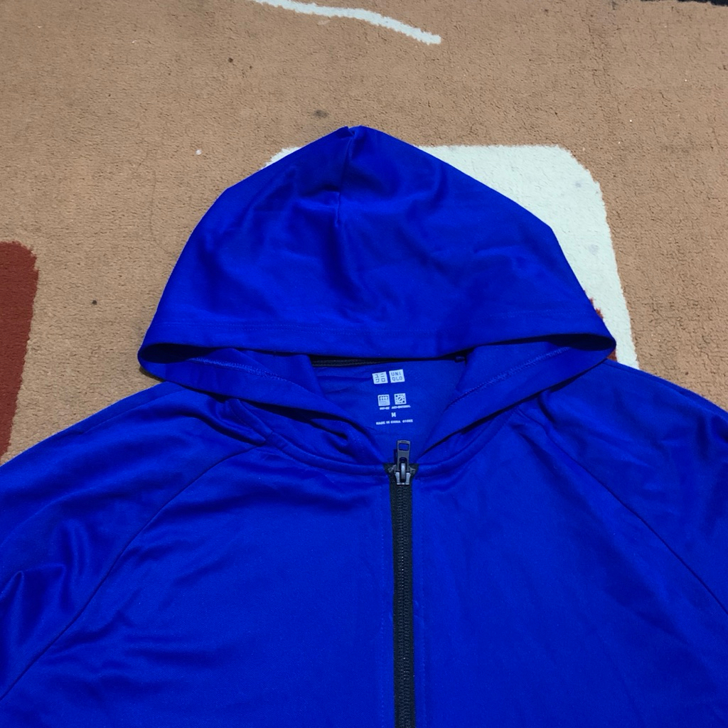 Jual UnIqlo Running | Uniqlo Track Jaket | Jaket Uniqlo | Shopee Indonesia