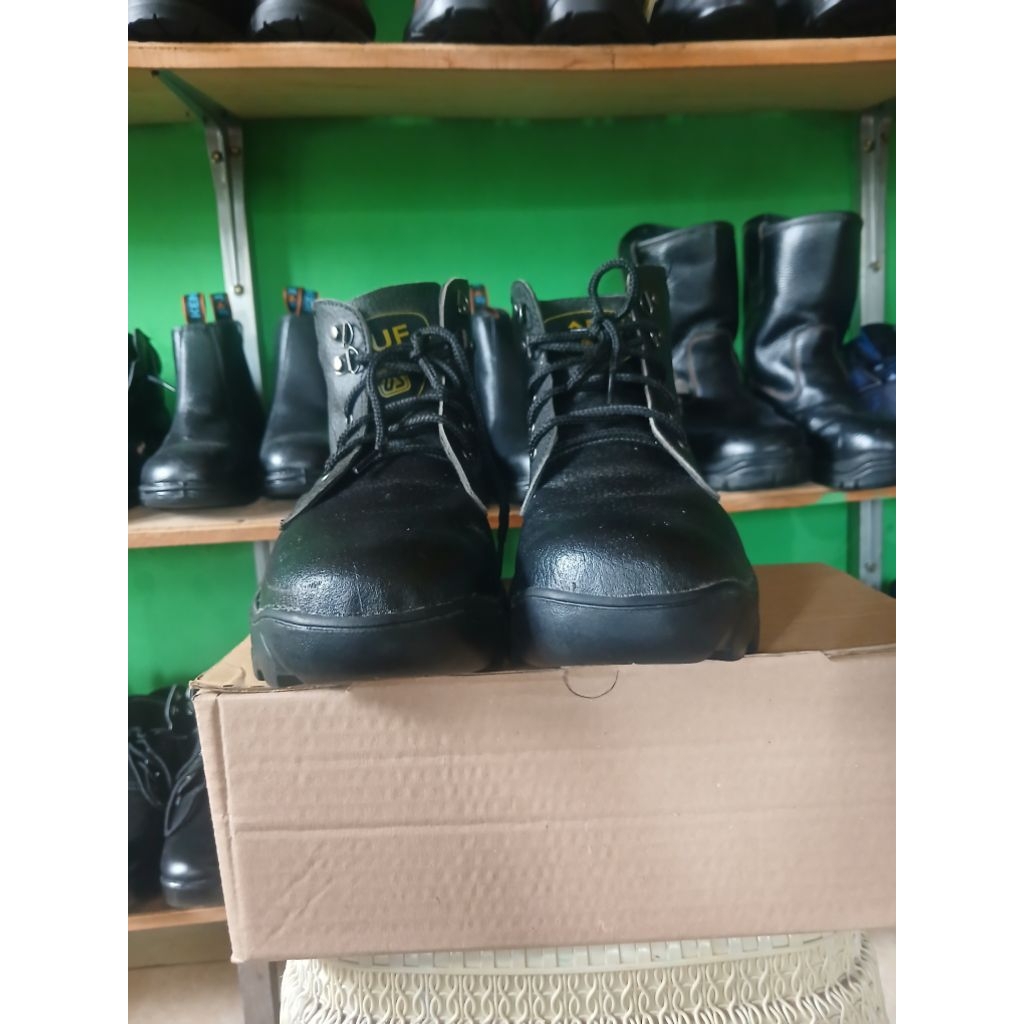 Jual sepatu safety cewek dan semi boot | Shopee Indonesia
