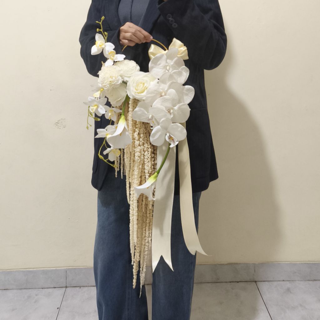 Jual wedding buket / cascade bouquet / buket pernikahan lamaran ...