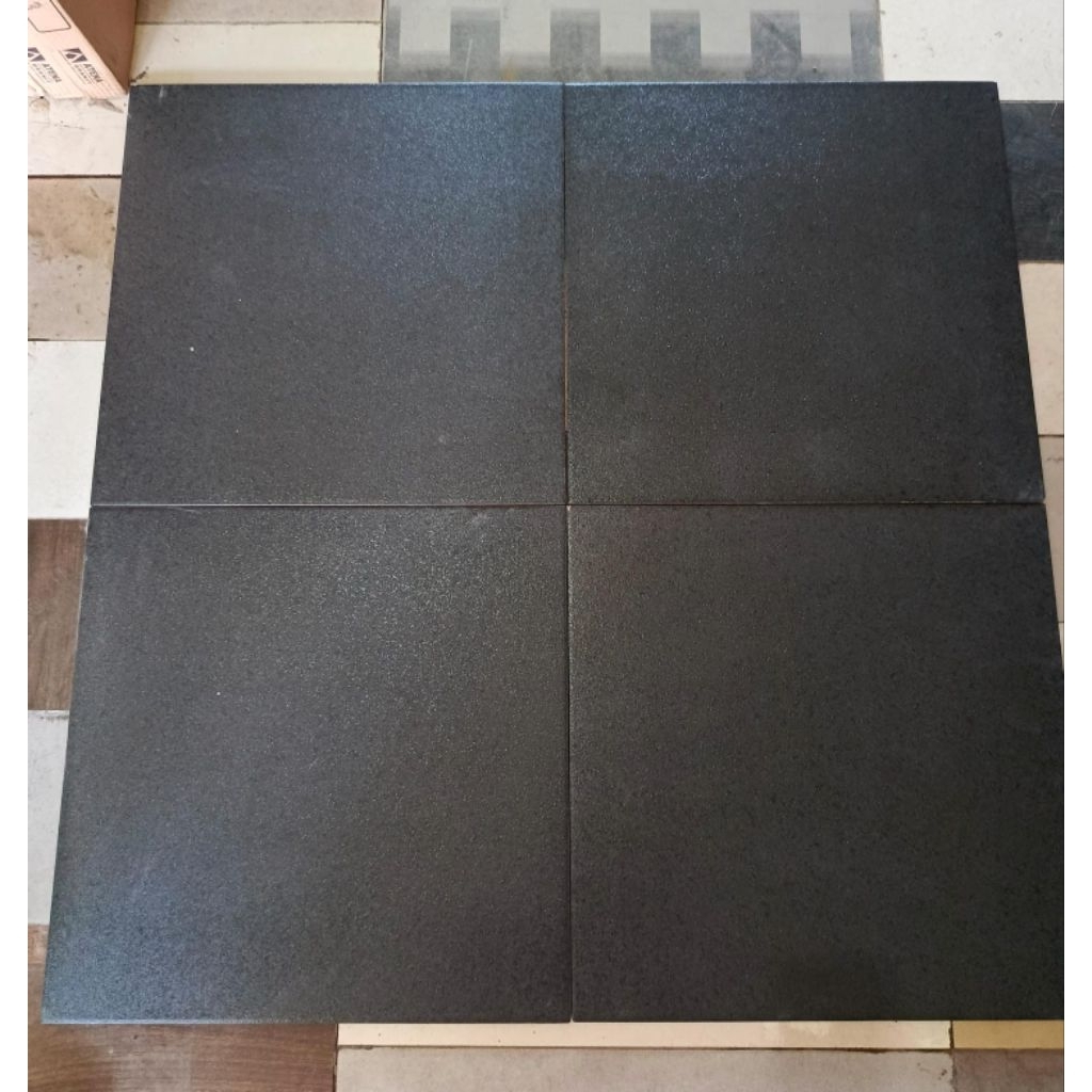 Jual Keramik Lantai Uk 50x50 Cakra Zenic Hitam | Shopee Indonesia
