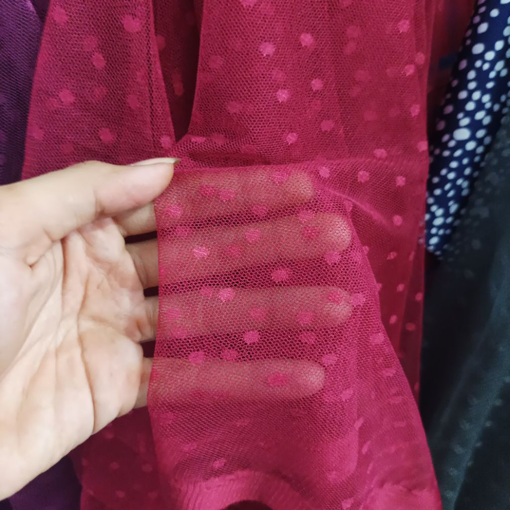 Jual Tile Bintik Tulle Dot Korea Premium Warna Merah Tua | Bahan Brokat ...
