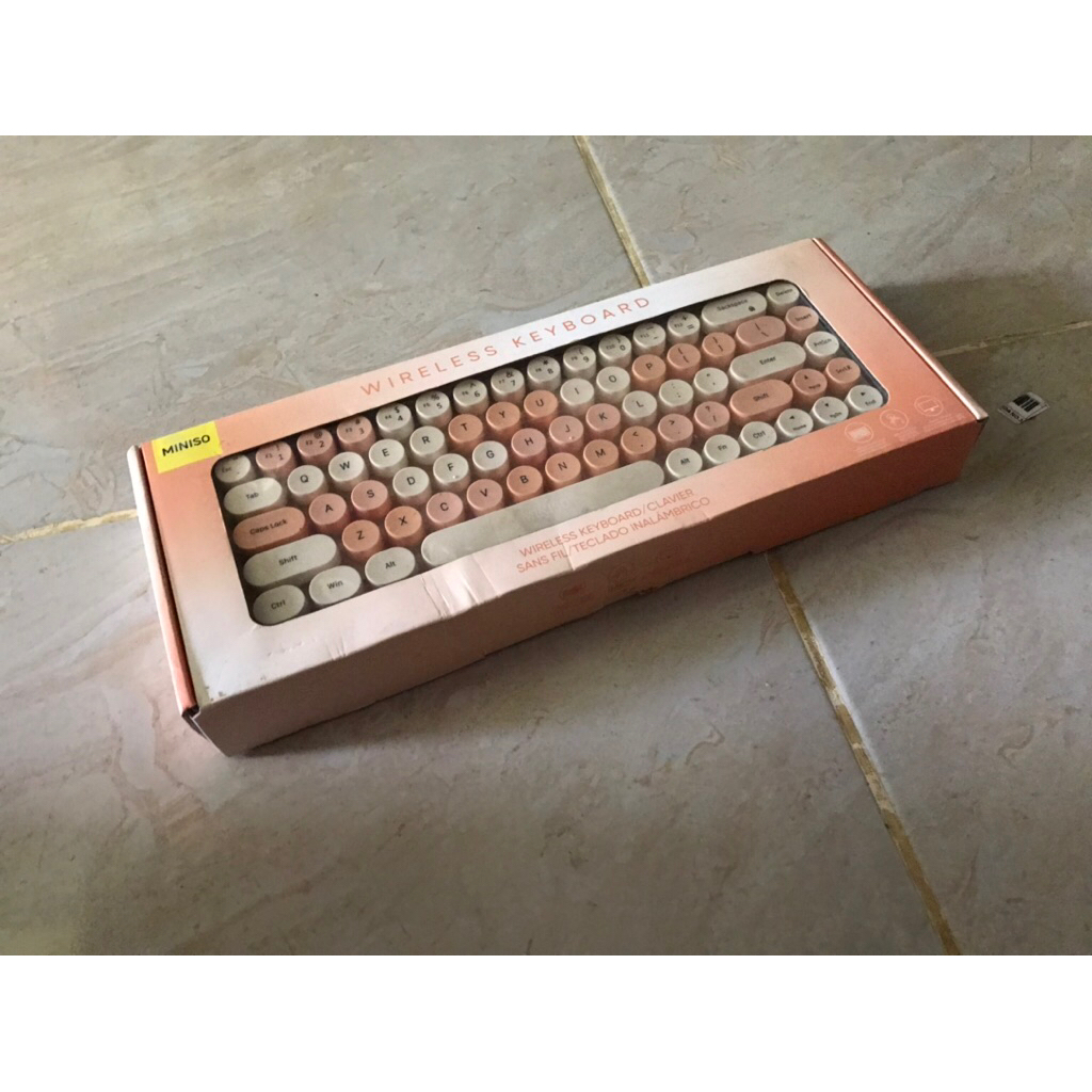 Jual Wireles Keyboard Lucu Peach + 2baterai baru Bluetoot dengan box ...
