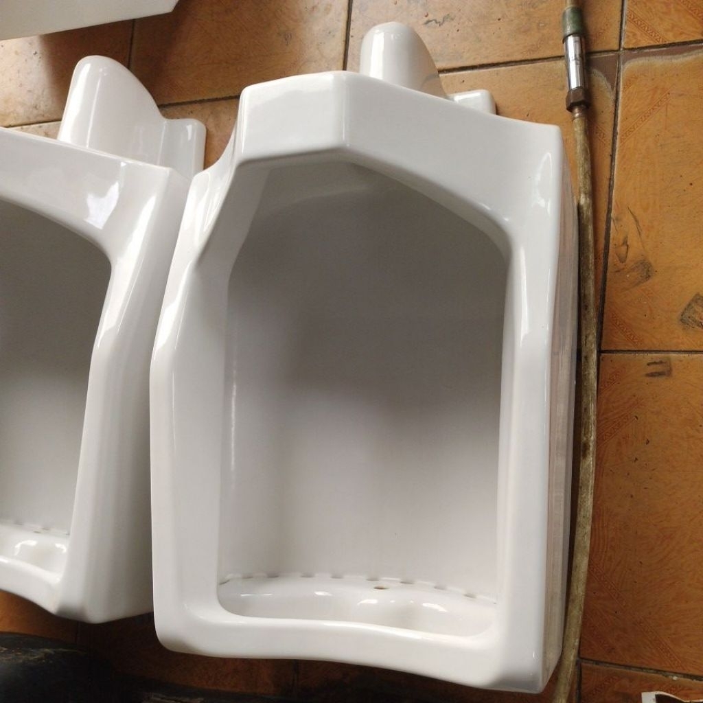 Jual URINAL/TEMPAT KENCING PRIA MERK TOTO U57 | Shopee Indonesia