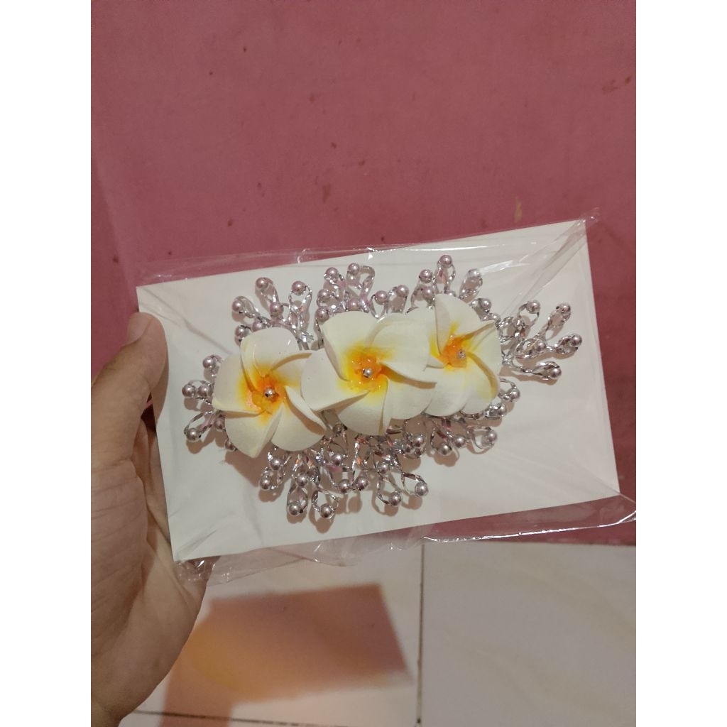 Jual Hiasan Rambut Mahkota Samping/Belahan Bunga Kamboja Bali Penghias ...