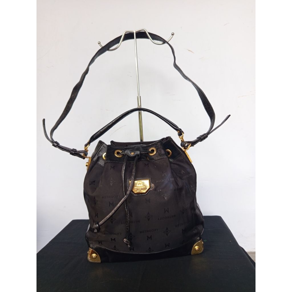 Jual Tas Sling Serut Nilon Mix Kulit Asli Metro City second ori ...