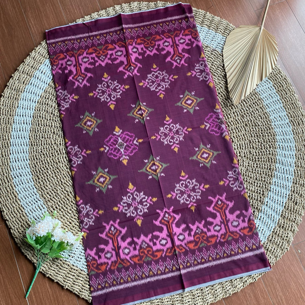 Jual KAIN TENUN IKAT ENDEK BALI MOTIF BINTANG MAGENTA GRINGSING ...