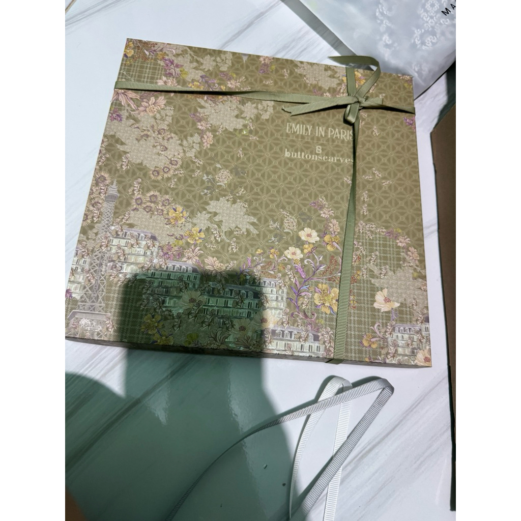 Jual Buttonscarves Scarf Emily in Paris+Box New Segel | Shopee Indonesia
